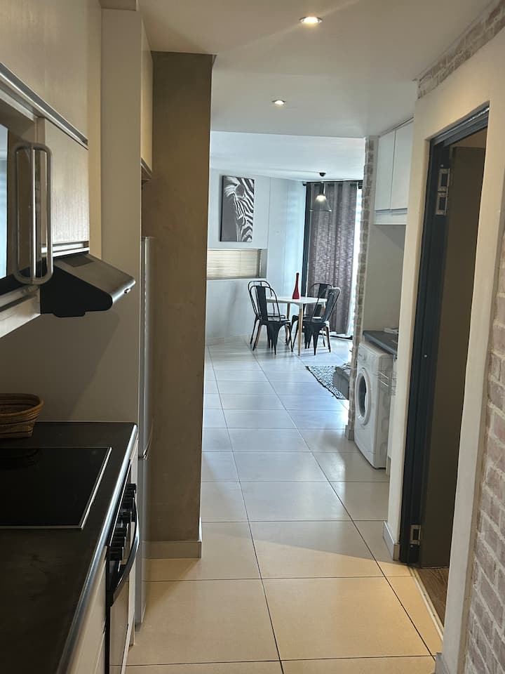 Spacious Wild Olive Apartment – Walk To Grove Mall - Namibia