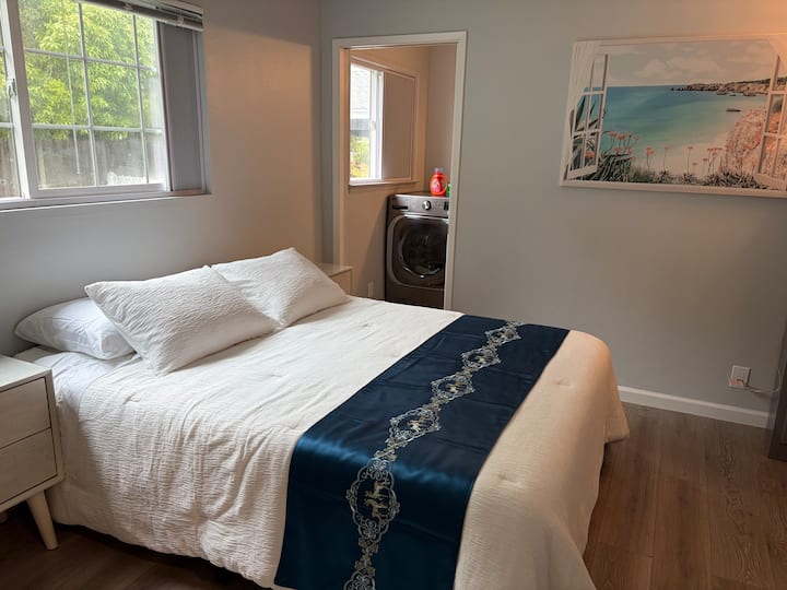 Whisman Park Retreat | Modern 2br 2ba W/ev + Patio - Los Altos, CA