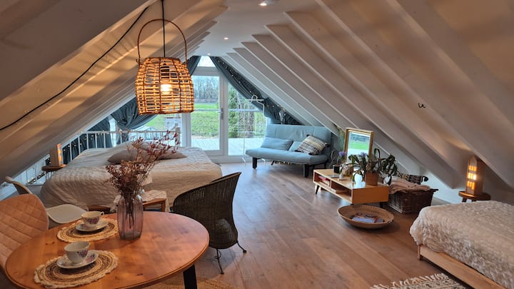 Gastenverblijf ‘De Seringenhoek’ - Gezellige Loft - Hoofddorp