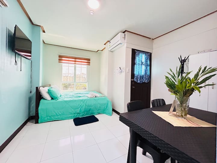 French Room, King Bed, Option For Breakfast - Manaoag