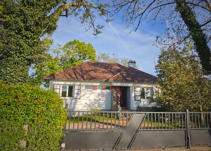 Maison Au Calme Vue Montagne Bourbonnaise - Lapalisse