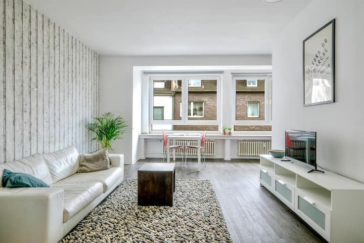 Bright 60 M² Apartment – Central Location - Düsseldorf