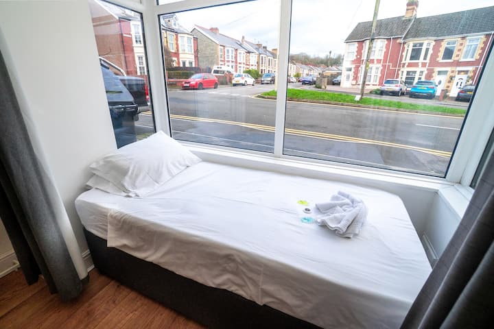 Bridgend 4br House On Morfa St With Parking - Bridgend