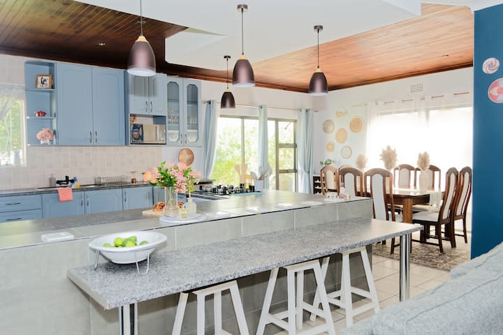 3br Home Near Or Tambo | Fireplace, Solar & Garden - Kempton Park