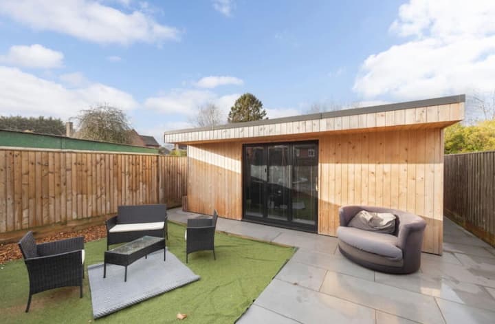 A Beautifully Finished, Modern Garden Annexe - Devizes