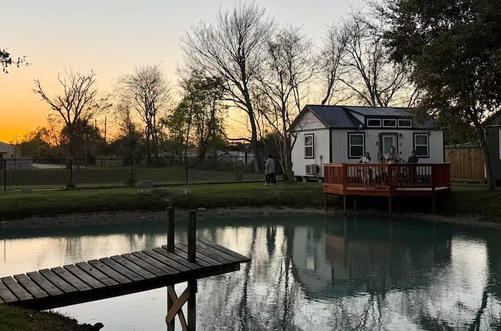 Brand New Cozy Cabin A - Houston, TX