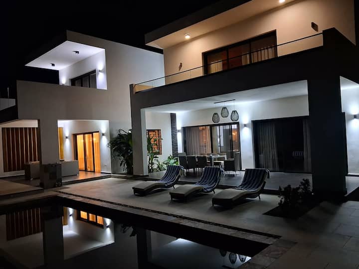 Maison Moderne D'architecte. Nosybe - Madagascar