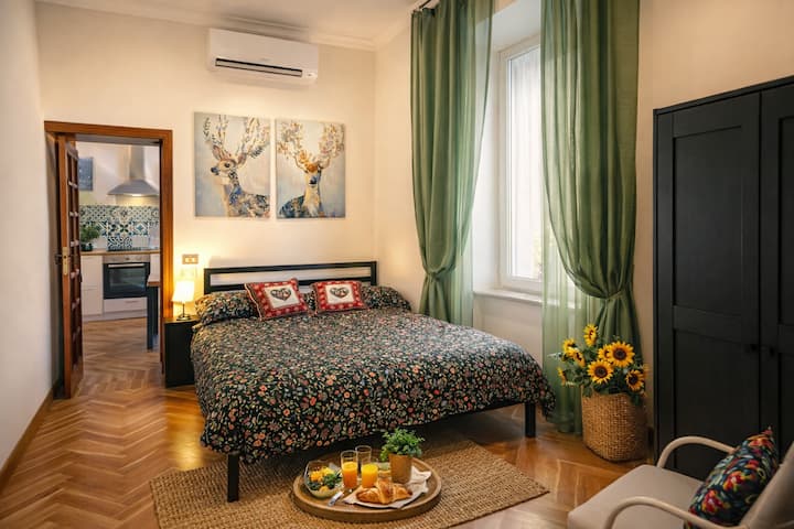 Charming Apartment Nel Cuore Del Centro Storico - Napels