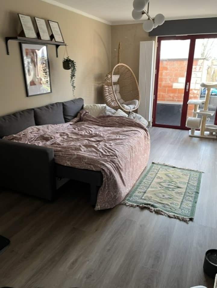 Room Near Tomorrowland - Boom