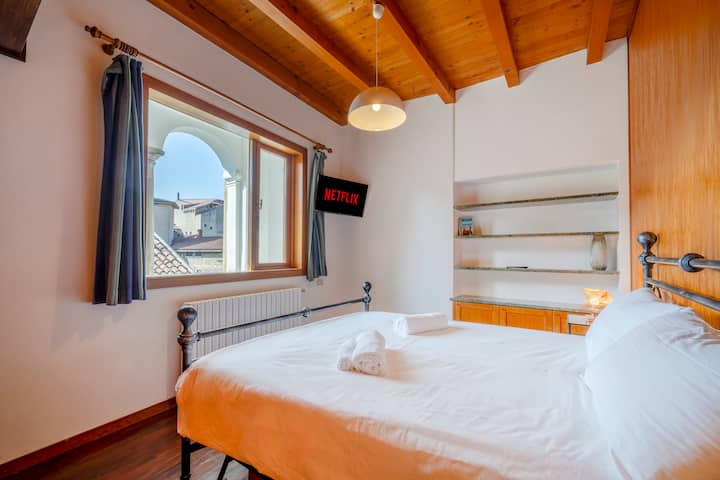 Luxury Apt Città Alta | Vista Sui Tetti | 5 Ospiti - Bergamo