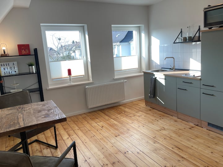 Frisch Renovierte Wohnung Am Rhein - Top Anbindung - Cologne