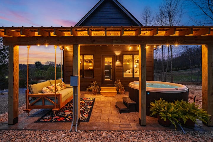 The Nest At Peaceful Peak - Luxury Couples Retreat - Fort Patrick Henry Lake, TN