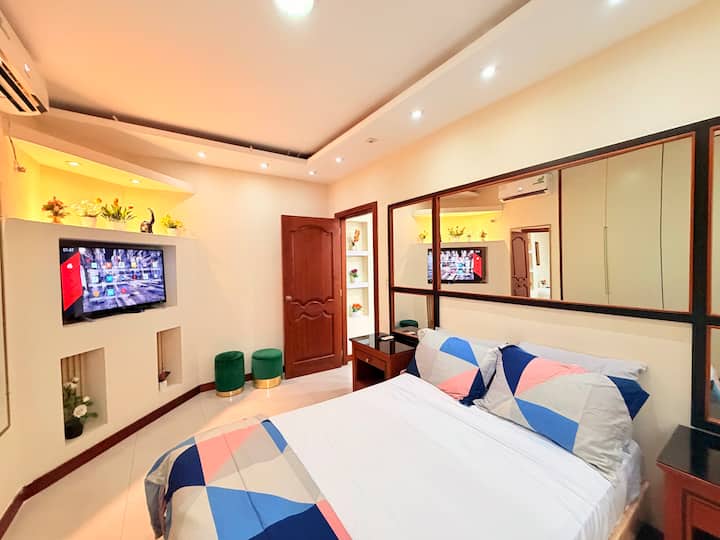 Suite Moderna En Unioro Con Garaje Y A/c - Machala
