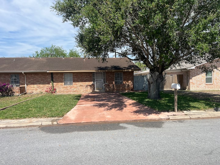 Upas Hangout - McAllen, TX