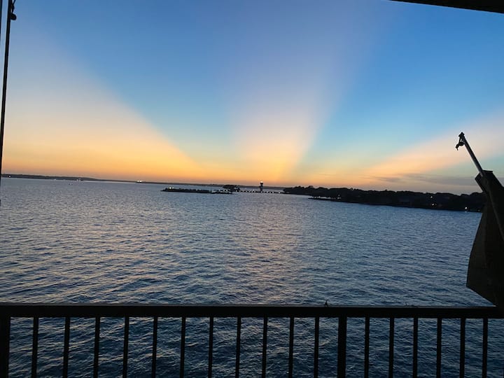 Sunset Lake House - Willis, TX
