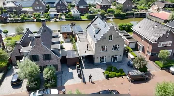 Waterfront Luxury Family Villa Near Beach - Hoek van Holland