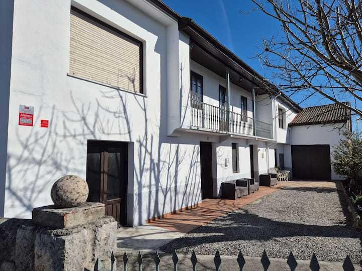 Casa Con Jardín En Gajano - Solares