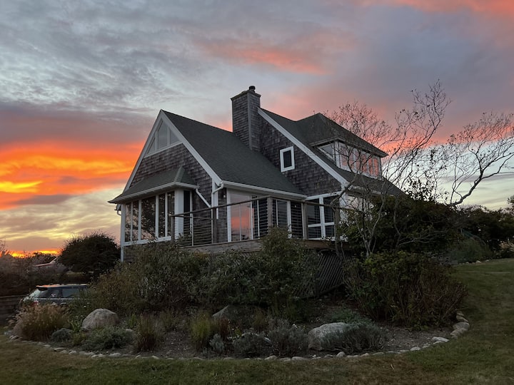 Airy Ocean‑view Home With Deck, Fire Pit & A/c - Block Island, RI