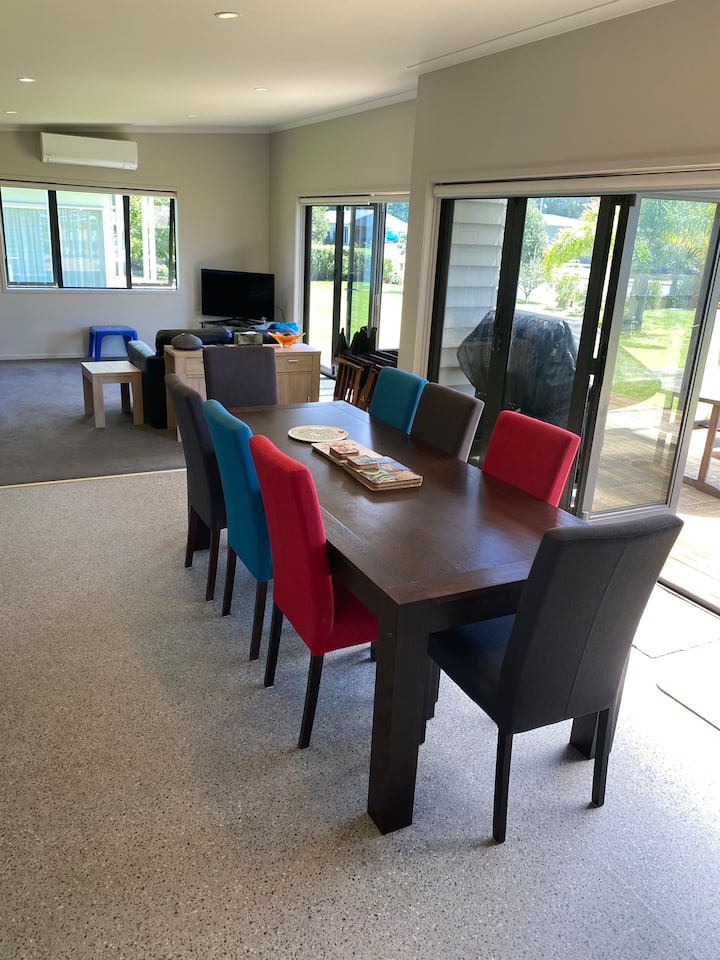Family Beach Retreat - Whitianga