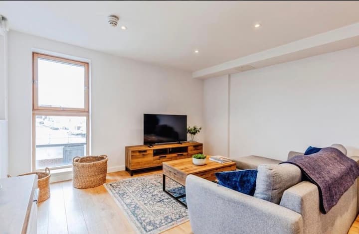 Stylish Apartment With Balcony In Central Bristol - Bristol