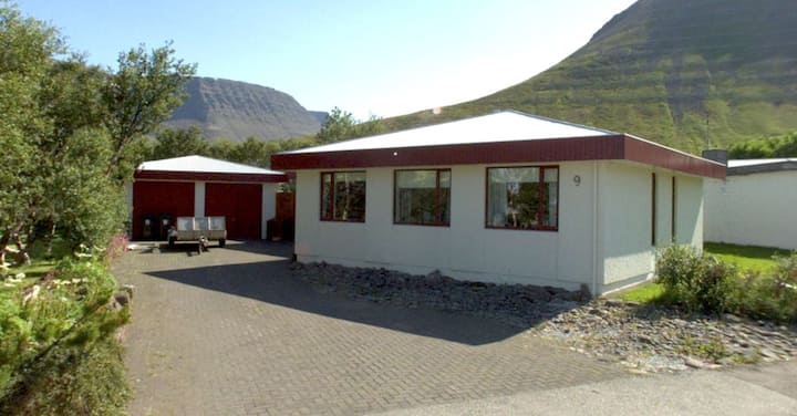 Cozy Modern Home In ÍSafjörður - Islândia