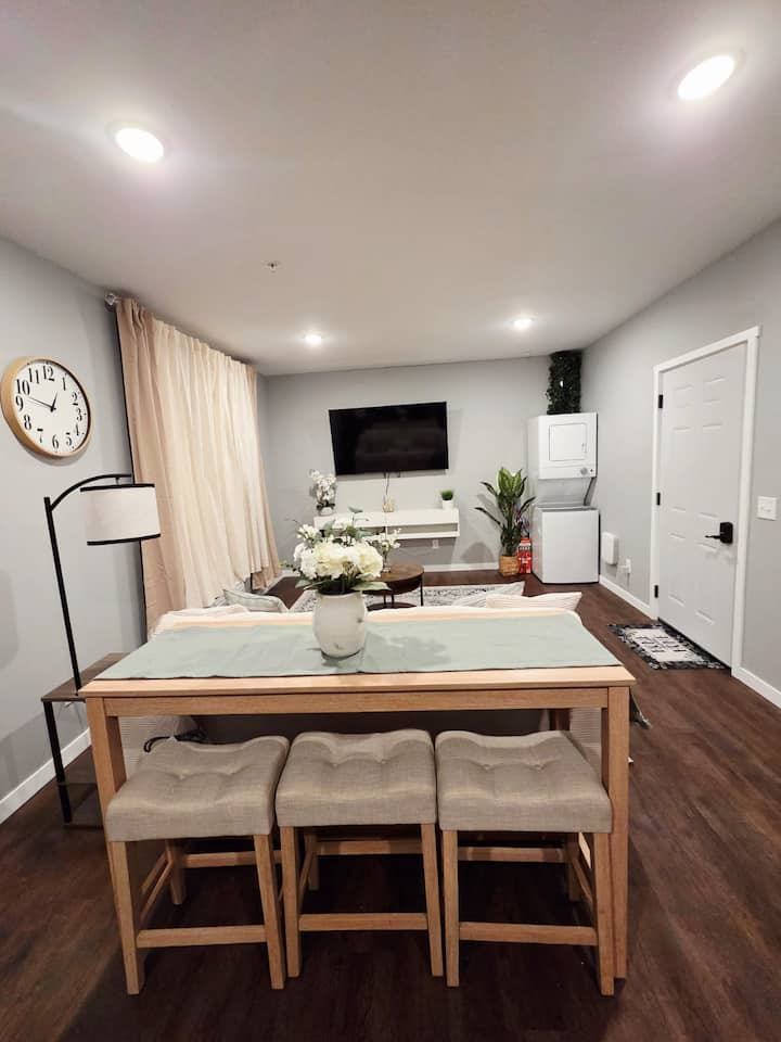 Valclyde Cozy Suite|sleeps 4| Dt-mpls - Minneapolis, MN