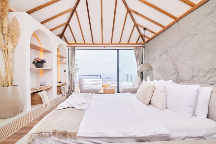 Deluxe Suite With Jacuzzi 8-9 - Riva