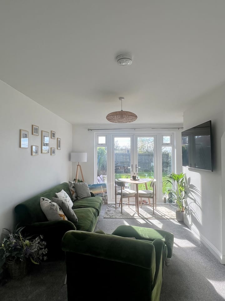 Field View, Wetherby. 2br Modern Home, Parking - Wetherby