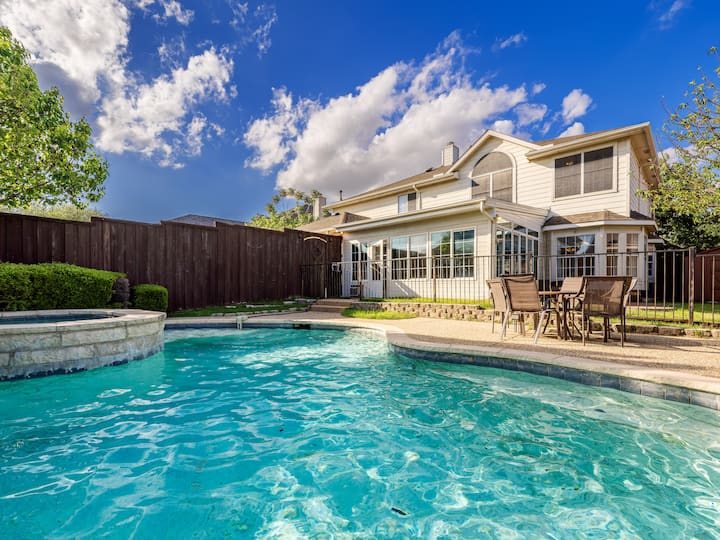 Modern Frisco Family Retreat W/ Pool & Game Room - Frisco, TX