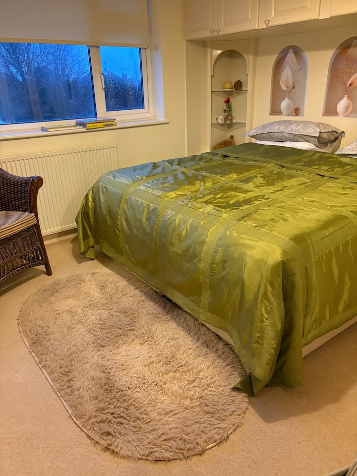 Beautiful Double Room In A Quiet Lovely Home - Walton-on-the-Naze