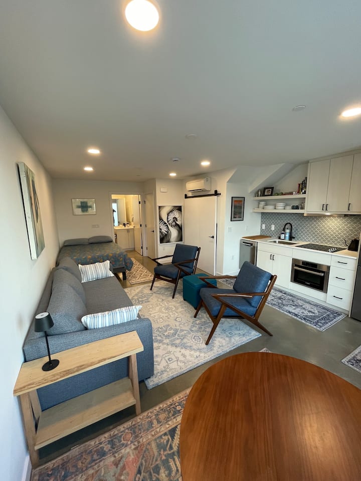 Modern Georgetown Studio - Mercer Island, WA