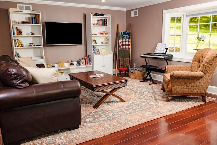 Historic Chester County Pa Farmhouse | Sleeps 10 - French Creek State Park, Elverson