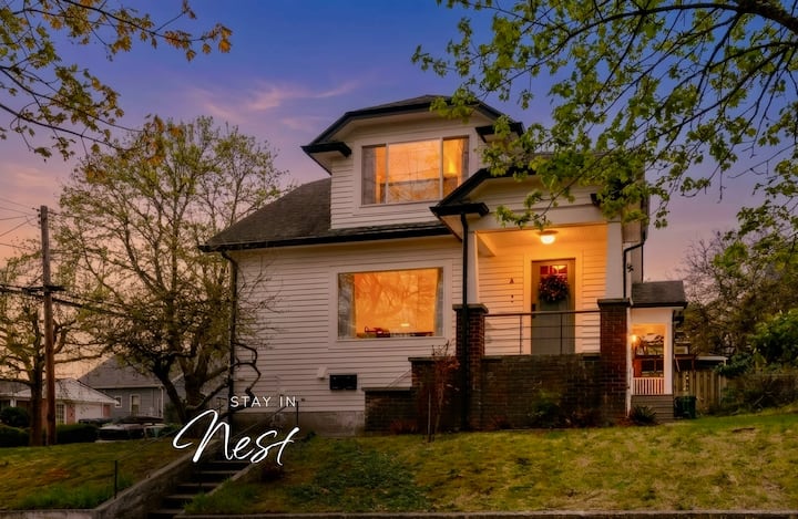 12 Guests · 3 Kitchens · 10 Mins To Lumen Field - Seattle, WA