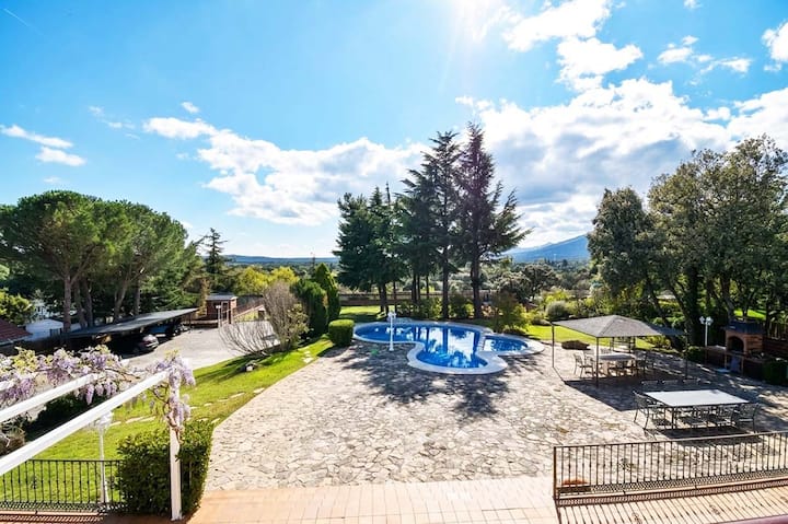 Villa En Guadarrama Con Piscina Climatizada - Navacerrada