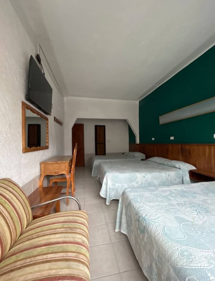 Habitación Triple Clásica, Hotel Acapulco Xalapa - Xalapa