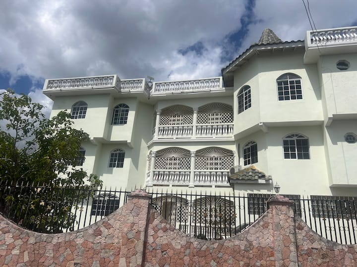 Hilltop Hideaway Ja - Montego Bay