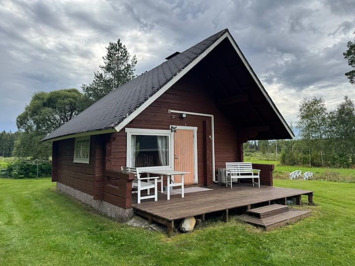 Tunnelmallinen Hirsimökki Maalaismaisemassa - Peräseinäjoki