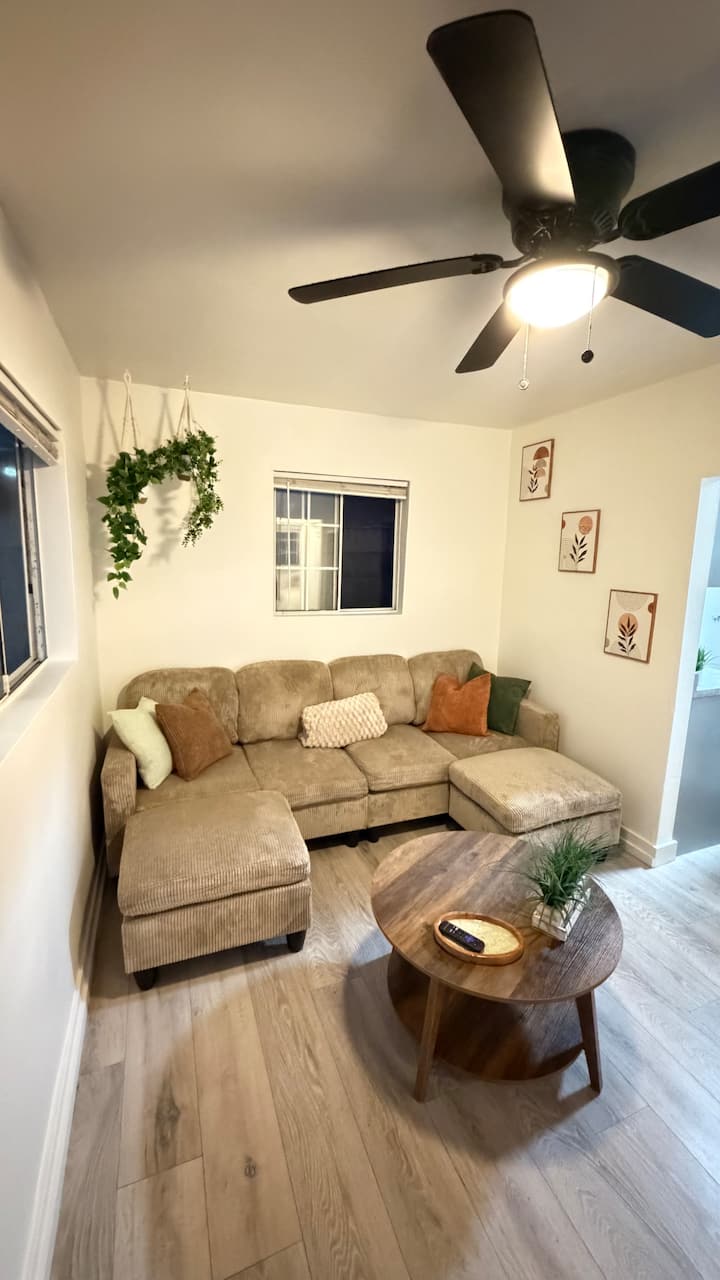 3 Bedroom / 1 Bath - Close To Downtown - San Diego, CA