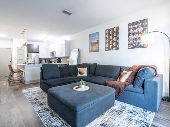 Luxury Cozy Stay By Truist Park W/ Balcony & View - Marietta, GA