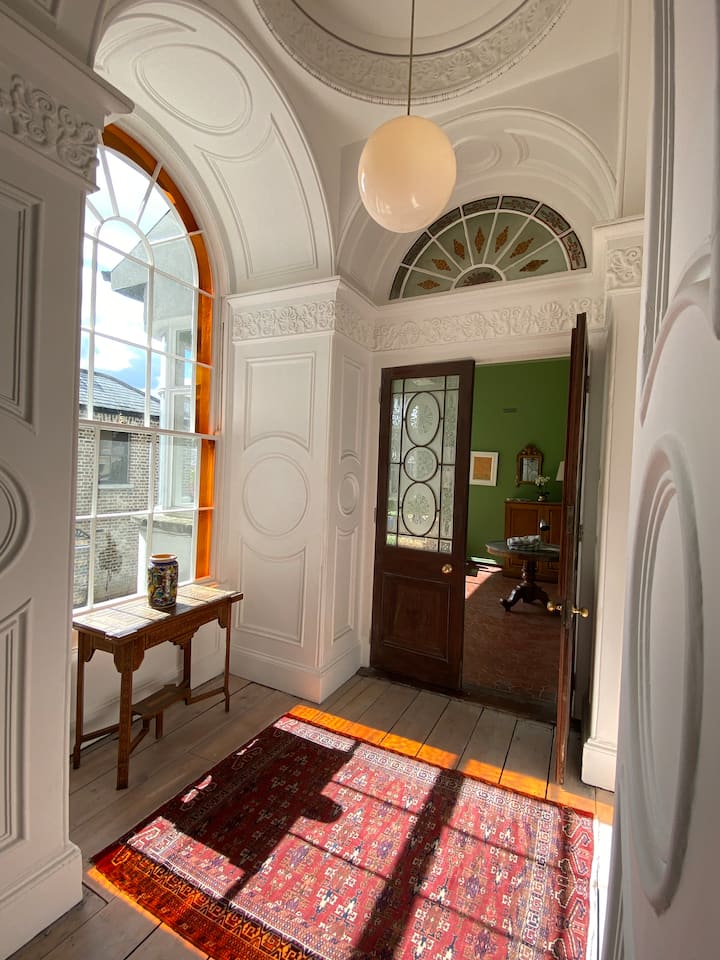 Georgian Townhouse • Sleeps 12 • City Centre - Portmarnock