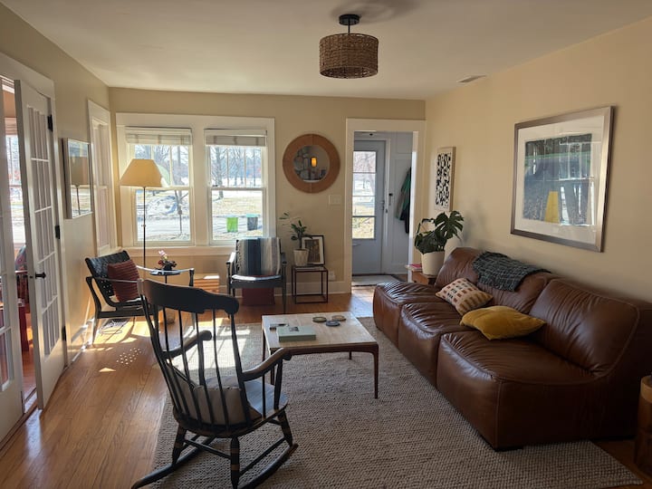 "Last Looks":charming & Cozy Lakefront Family Home - Traverse City, MI