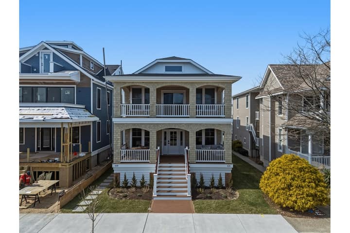 Spacious 5br/4.5ba Coastal Retreat -Block To Beach - Ocean City, NJ