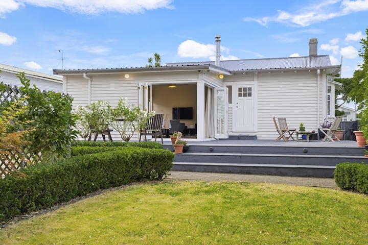 1920s Character Gem In Sandringham | Garden & Deck - Auckland