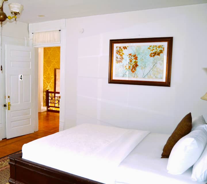 Historic Legg House Inn Room #4 With Downtown View - Marais poitevin