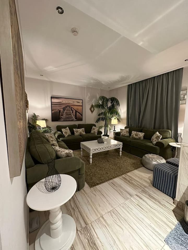 شقة مودرن بثلاث غرف نوم ومجلس معزول - Meca