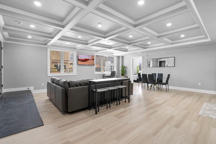 4br Dc Escape | Spacious, Modern & Central+parking - Largo, MD