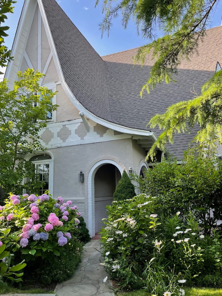 Seashore Cottage: Walk To Beach + Relax In Garden - Ocean City, NJ