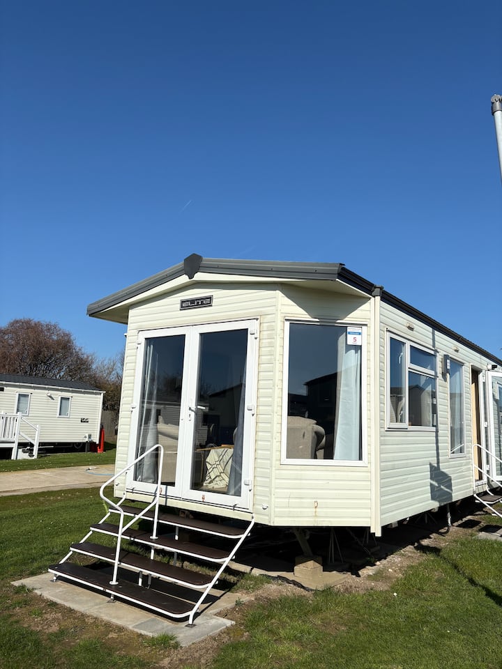 8 Berth Static Caravan In California Cliffs - Caister-on-Sea