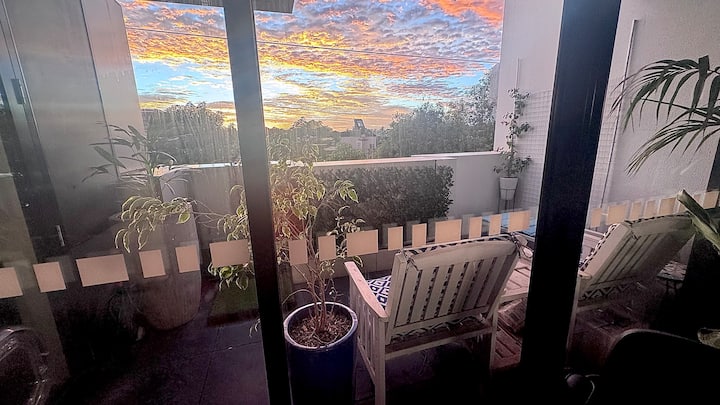 Centrally Located With Abundant Natural Light - St Kilda