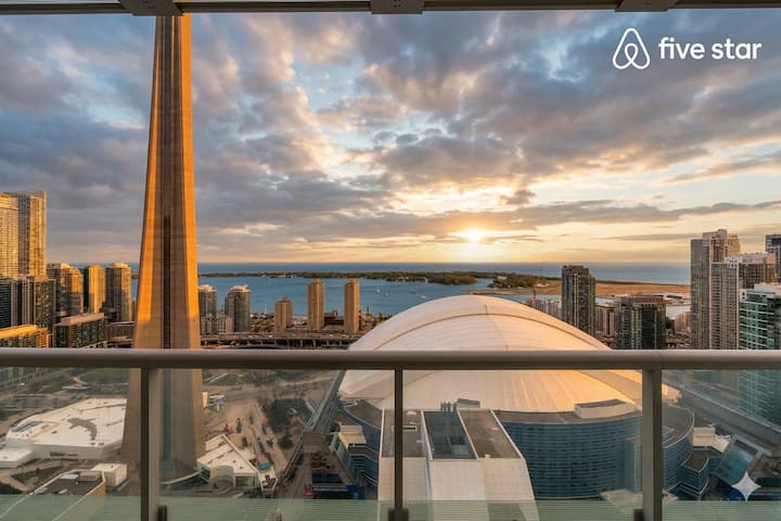 Unobstructed Cn Tower & Lake Views! 2br/2ba Oasis! - Toronto